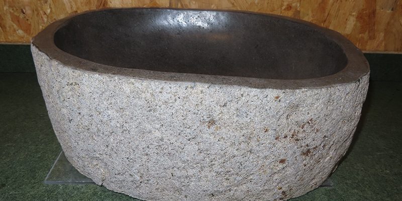 Pompbak gemaakt van een riviersteen uniek product van de aarde www,kei ...